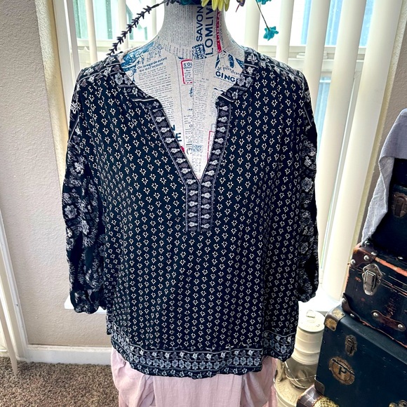Knox Rose | Tops | Nwot Black Base W White Flowers Boho Style W Mixed ...